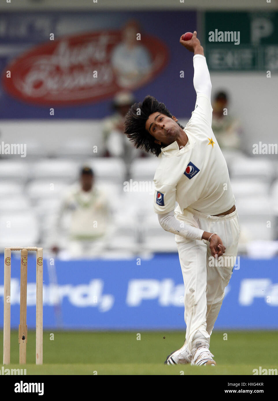 Cricket aamer hi-res stock photography and images - Alamy