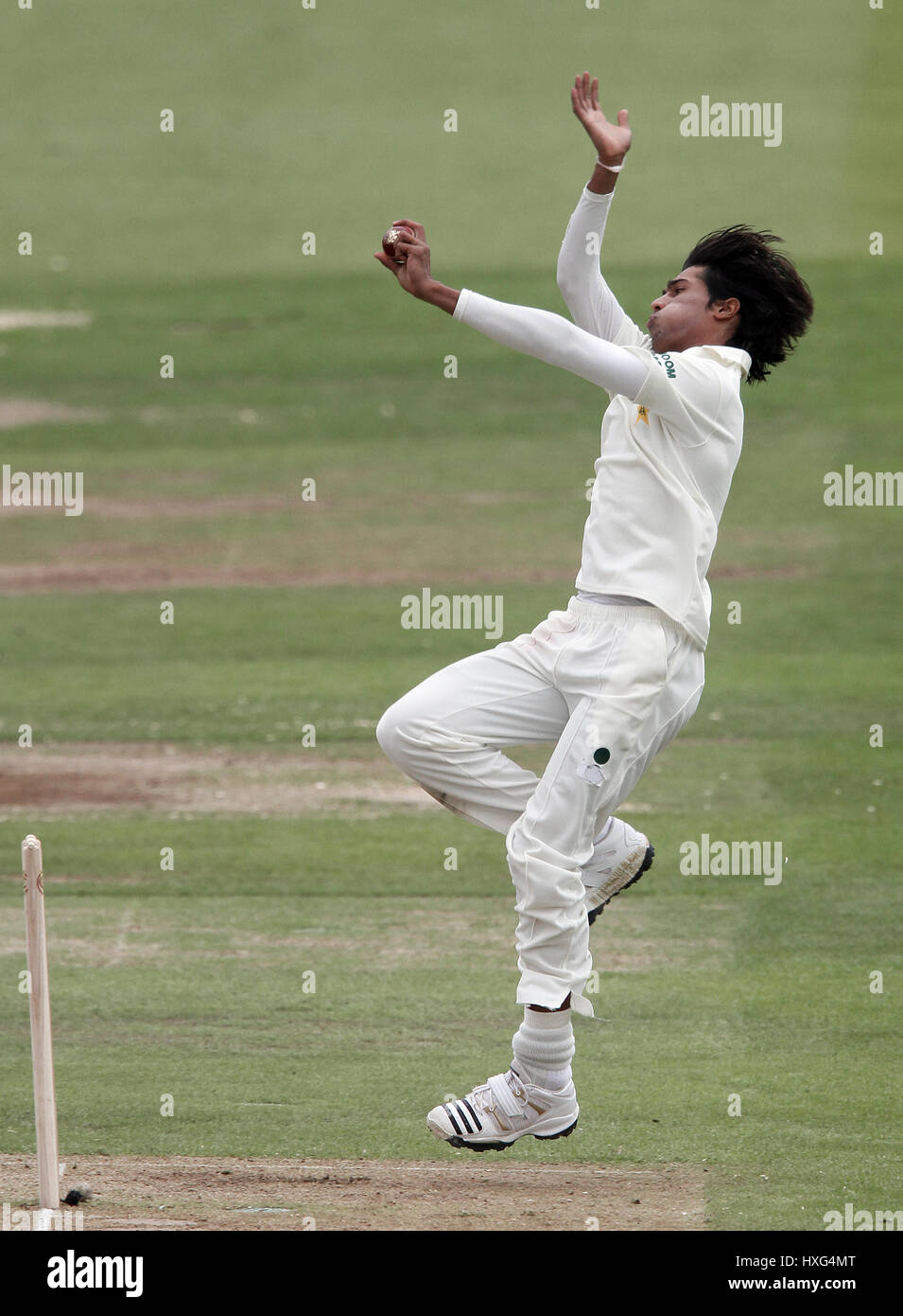 Cricket aamer hi-res stock photography and images - Alamy