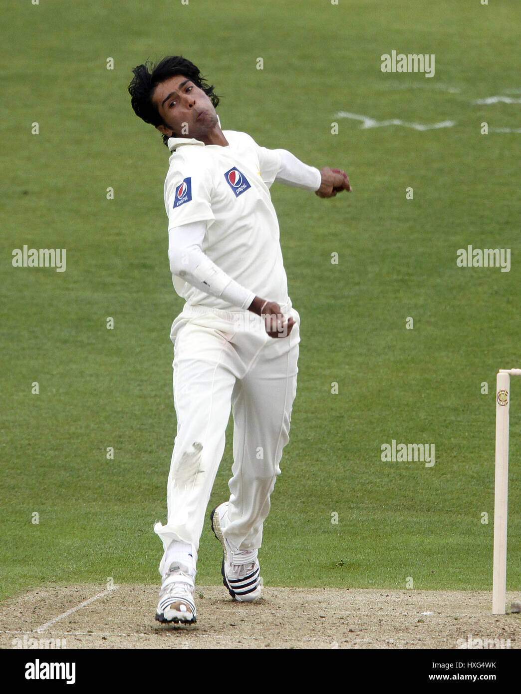 Cricket aamer hi-res stock photography and images - Alamy