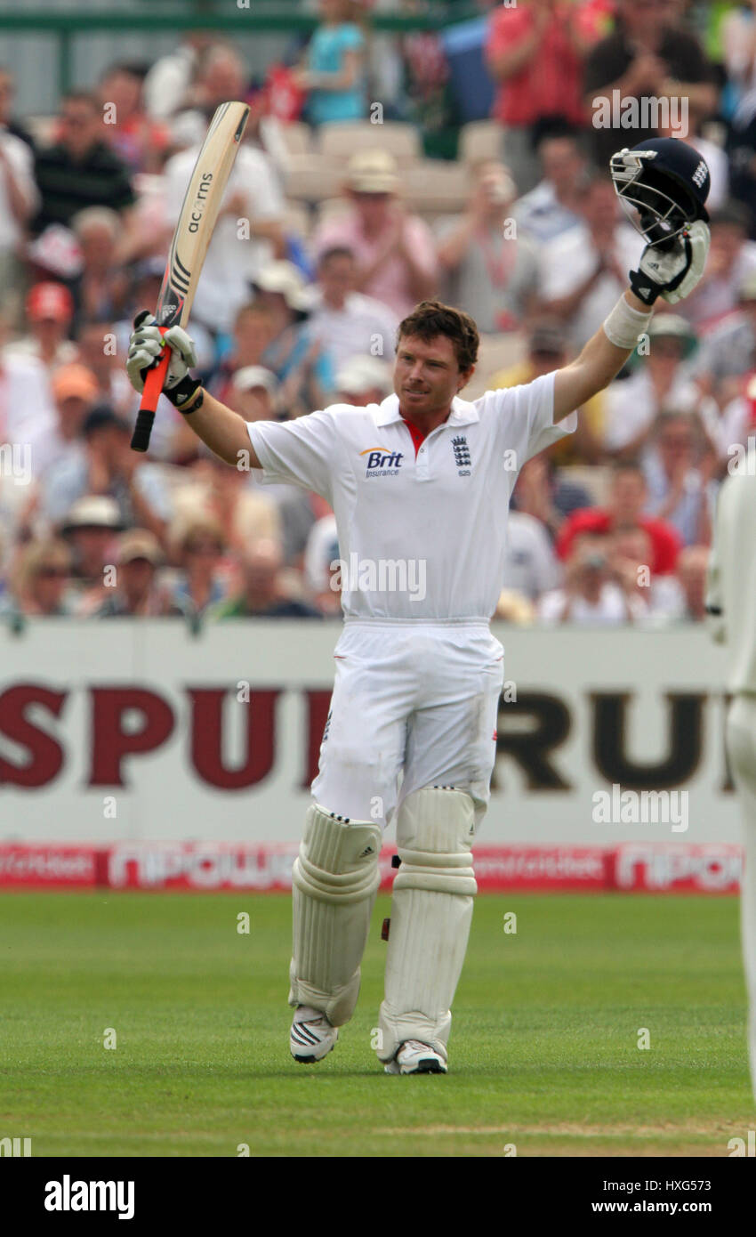 IAN BELL CELEBRATES HIS 100 ENGLAND V BANGLADESH OLD TRAFFORD ...