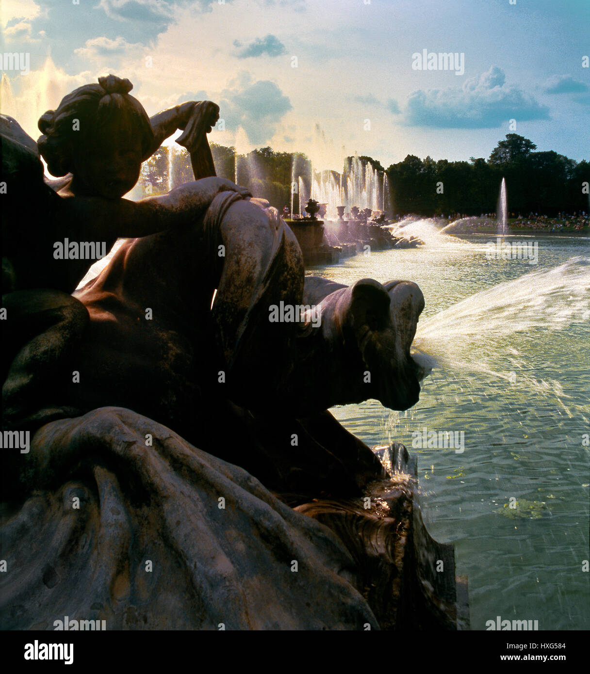 Versailles palace garden statue water hi-res stock photography and ...