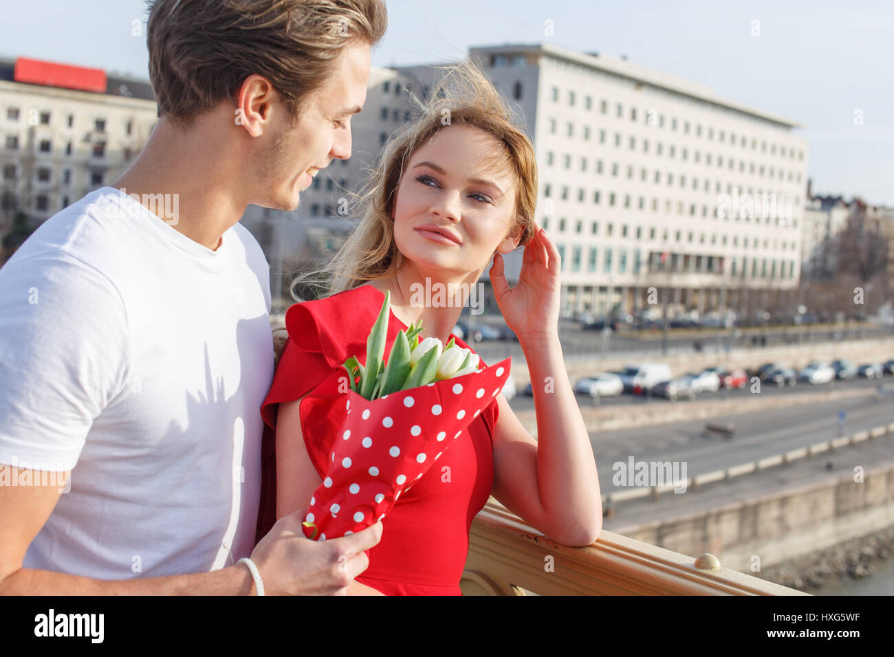 Man romance couple bridge hi-res stock photography and images - Alamy