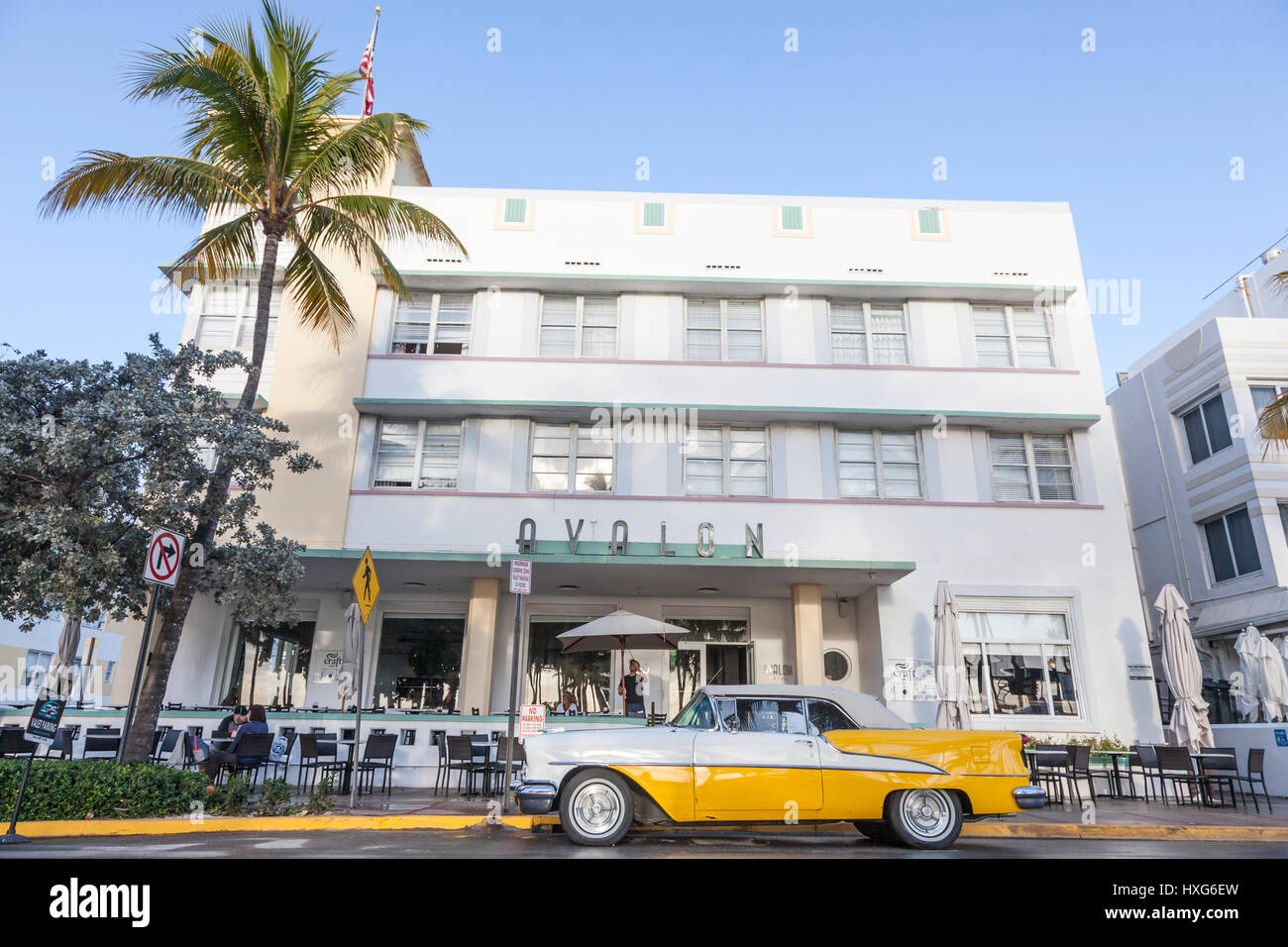 Art deco miami hi-res stock photography and images - Alamy