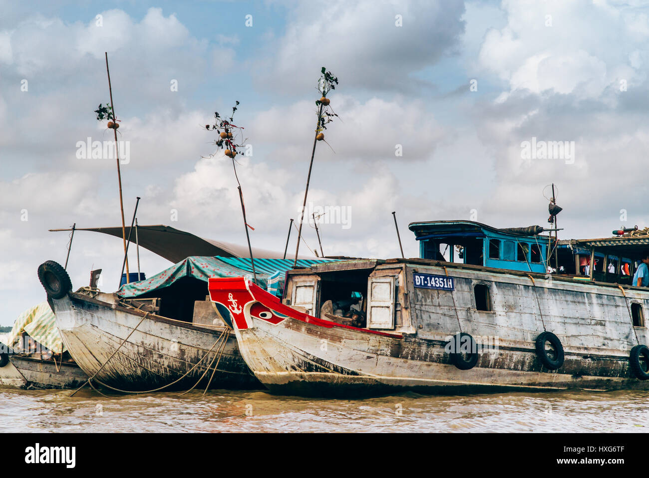 Typical vietnamese floating market boats along the Mekong river Stock ...