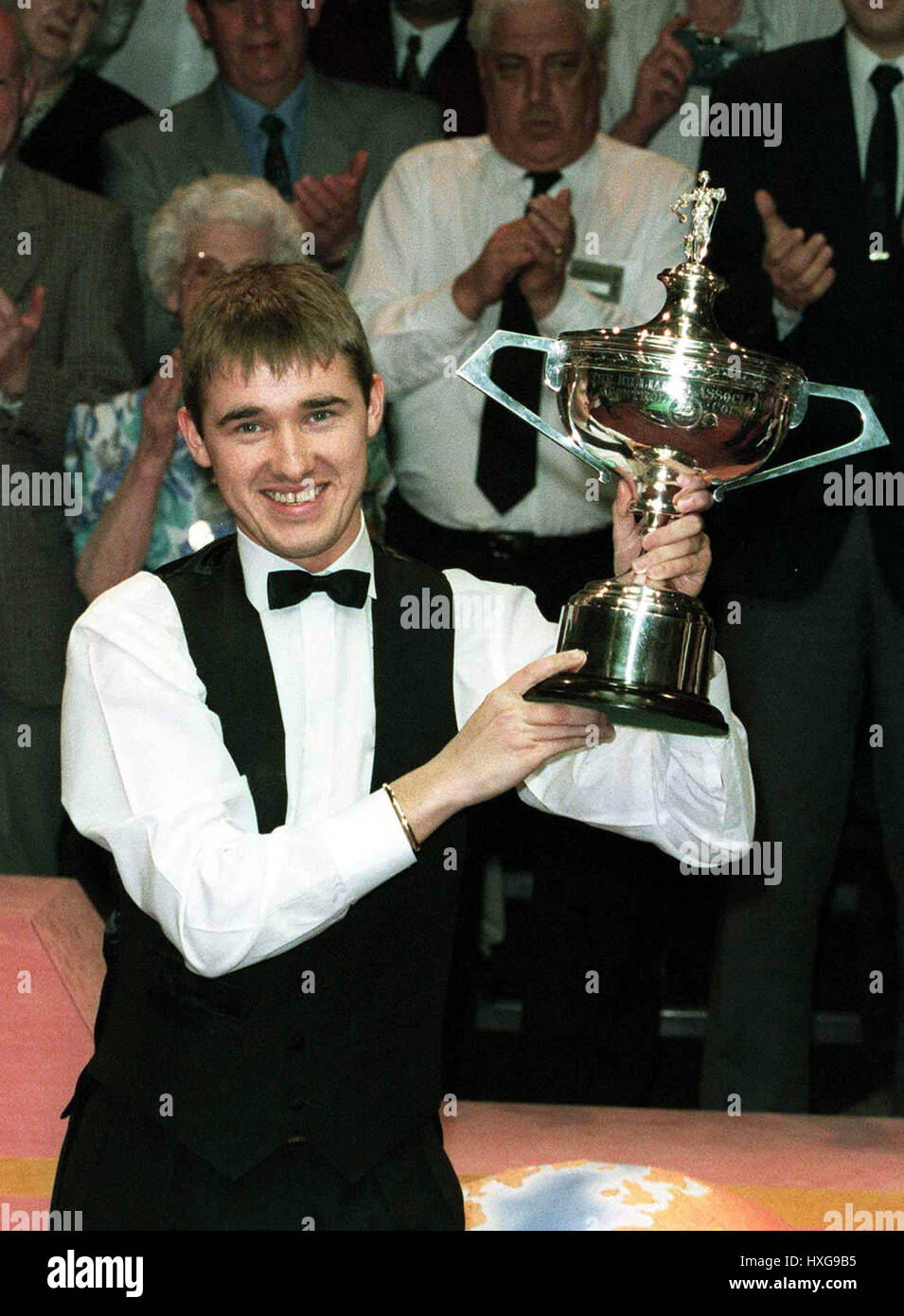 STEPHEN HENDRY EMBASSY WORLD SNOOKER CHAMPS 30 April 1995 Stock Photo ...