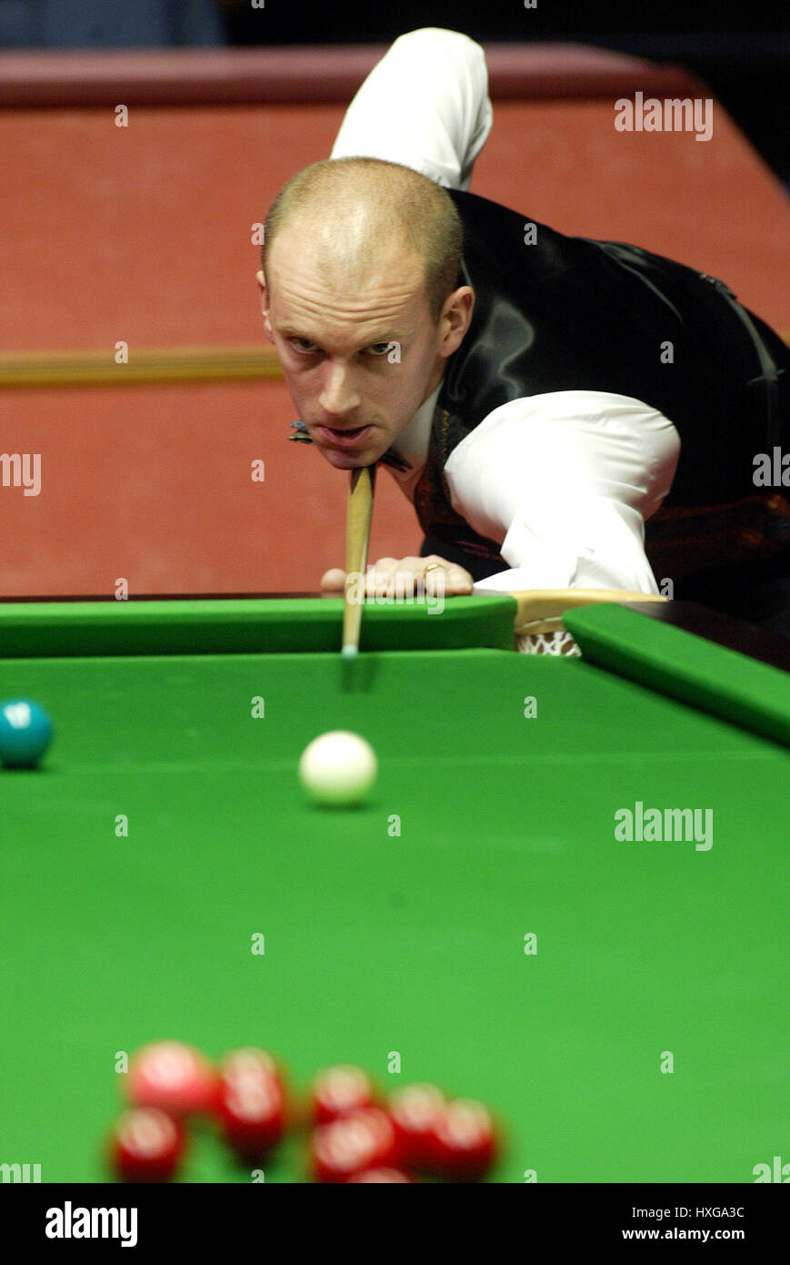 PETER EBDON ENGLAND SHEFFIELD SHEFFIELD 27 April 2002 Stock Photo - Alamy