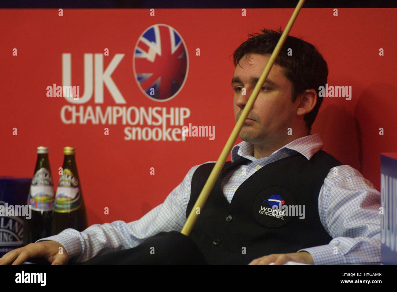 ALAN MCMANUS SCOTLAND BARBICAN CENTRE YORK 11 December 2001 Stock Photo ...