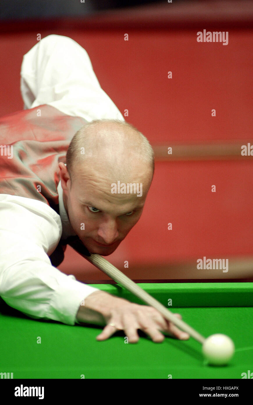 ANDY HICKS ENGLAND THE CRUCIBLE THEATRE SHEFFIELD 17 April 2004 Stock ...