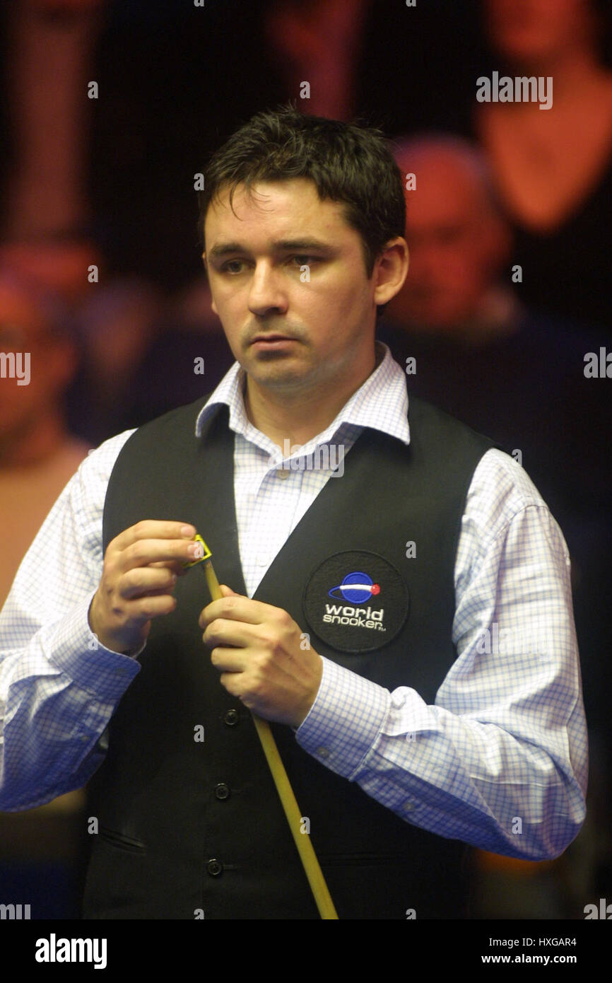 ALAN MCMANUS SCOTLAND BARBICAN CENTRE YORK 11 December 2001 Stock Photo ...