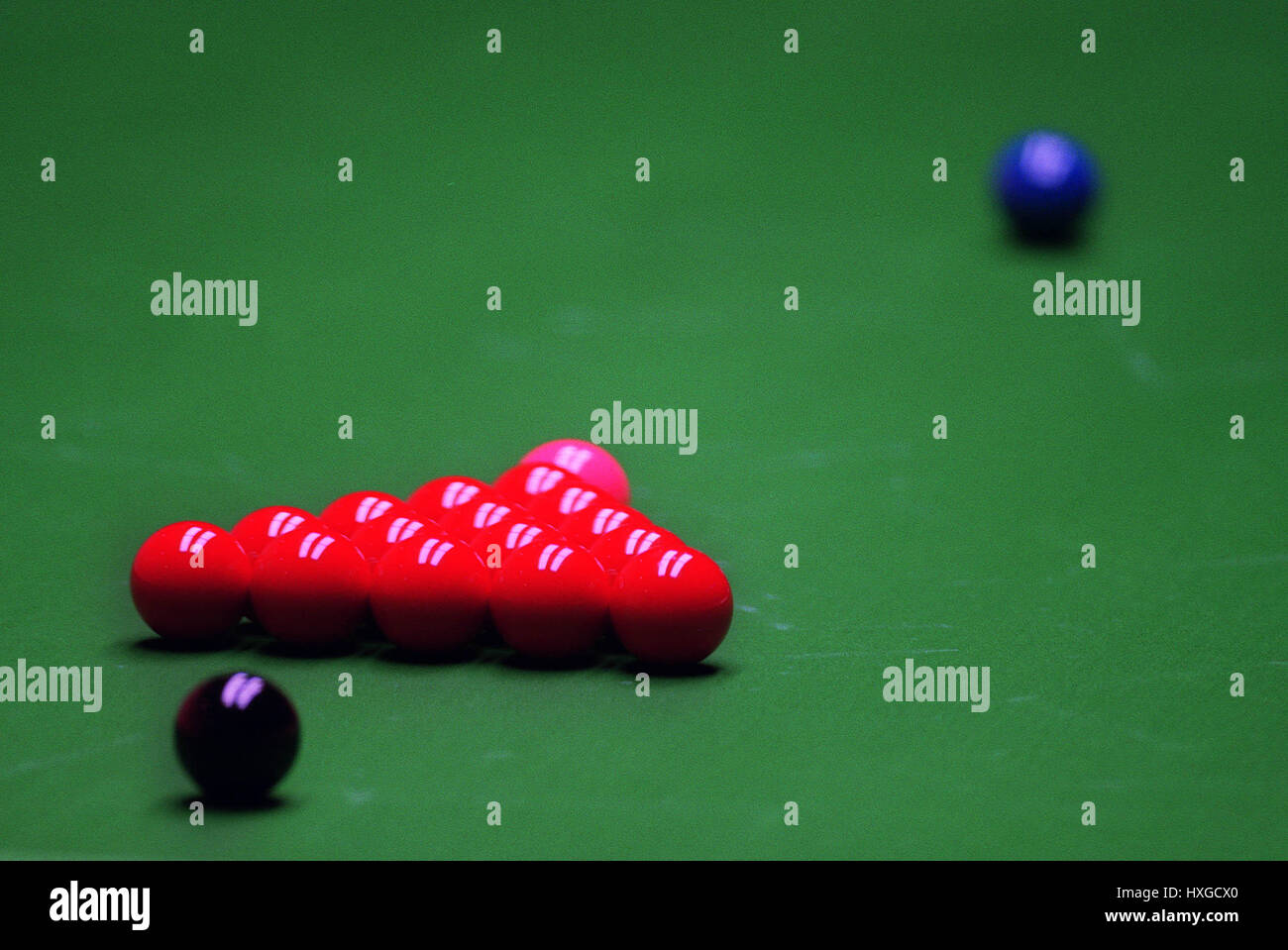 SNOOKER BALLS EMBASSY WORLD CHAMPIONSHIPS 01 May 2000 Stock Photo - Alamy