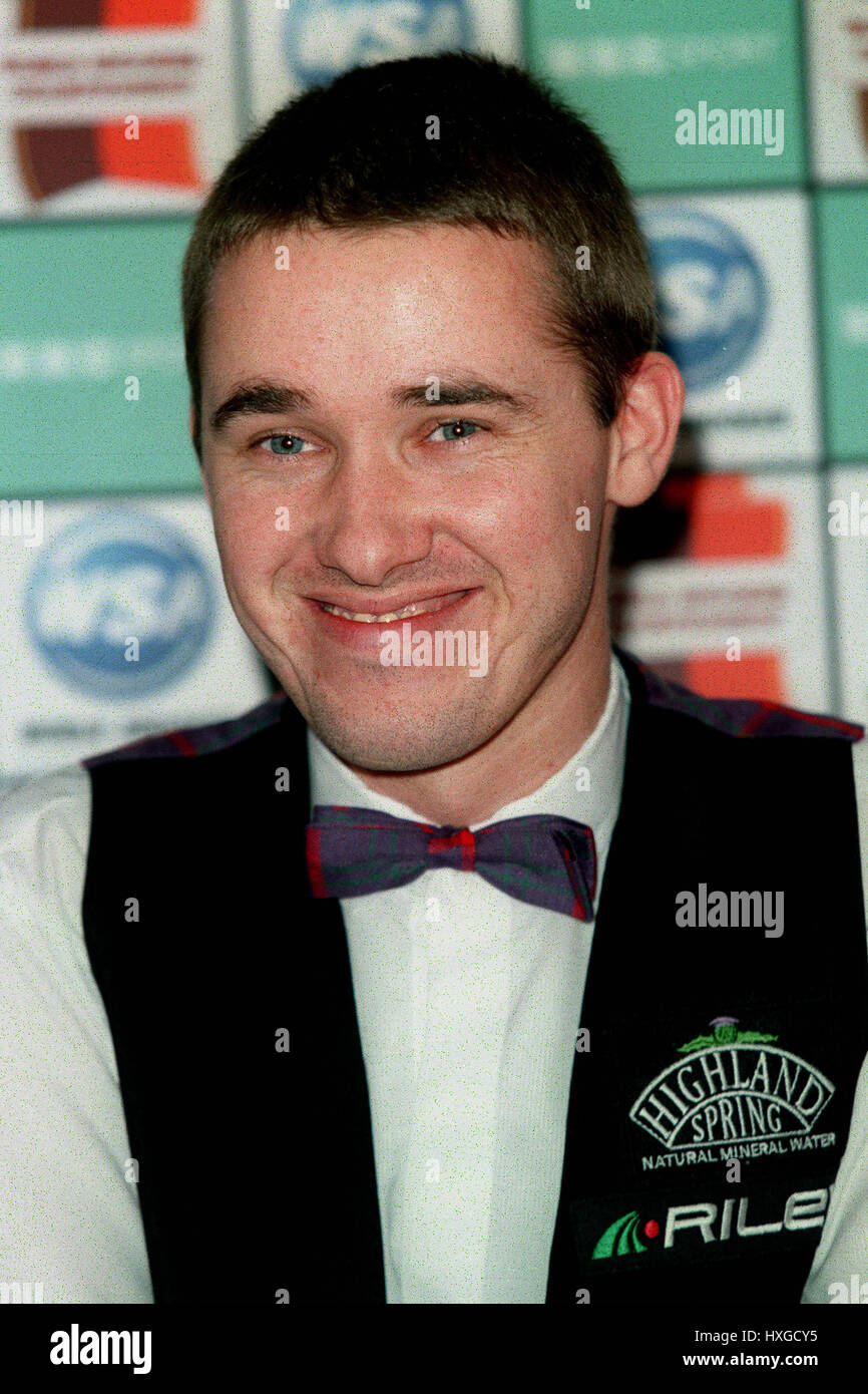 STEPHEN HENDRY EMBASSY WORLD CHAMPIONSHIPS 23 April 1999 Stock Photo ...