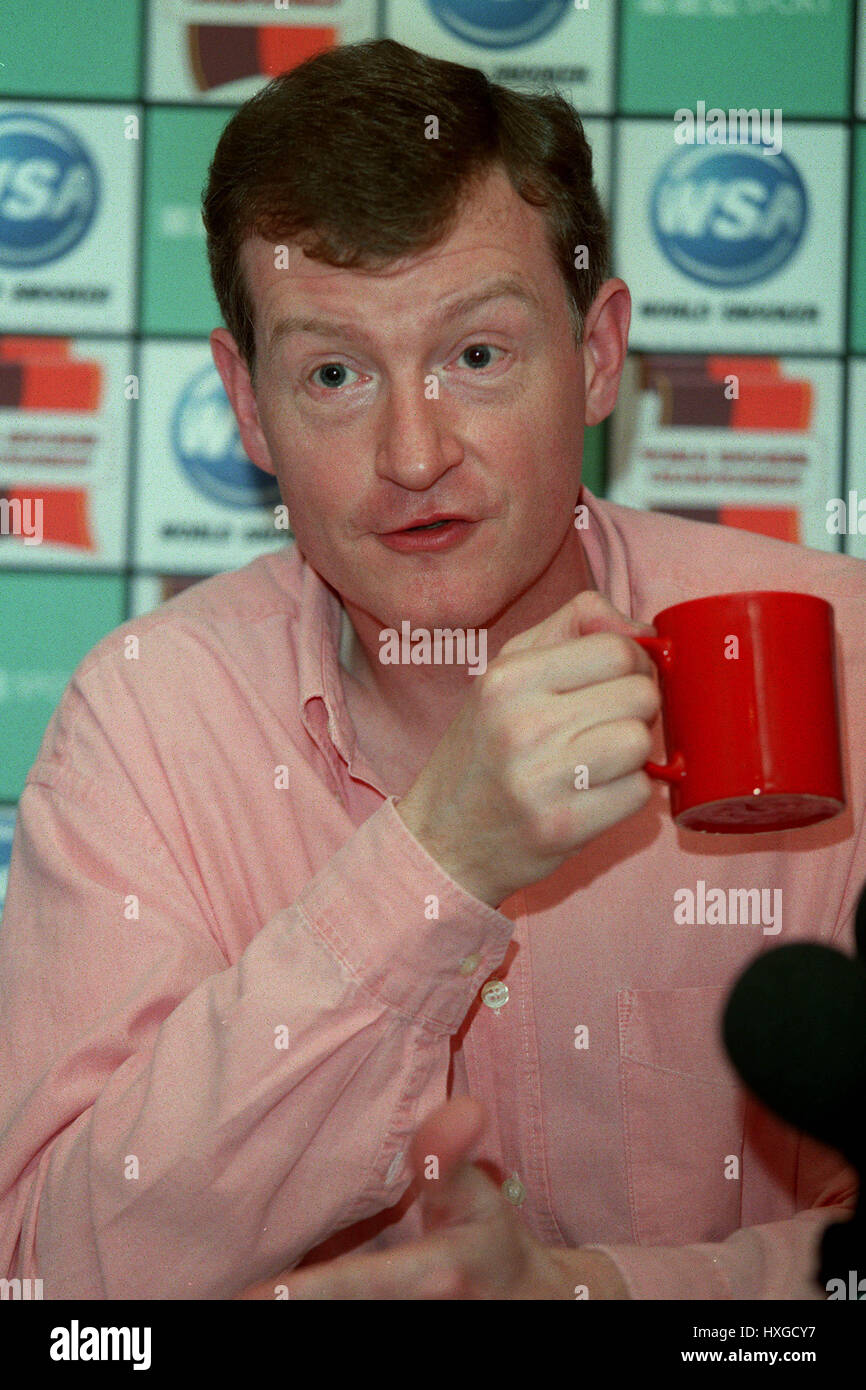 STEVE DAVIS EMBASSY WORLD CHAMPIONSHIPS 23 April 1999 Stock Photo - Alamy