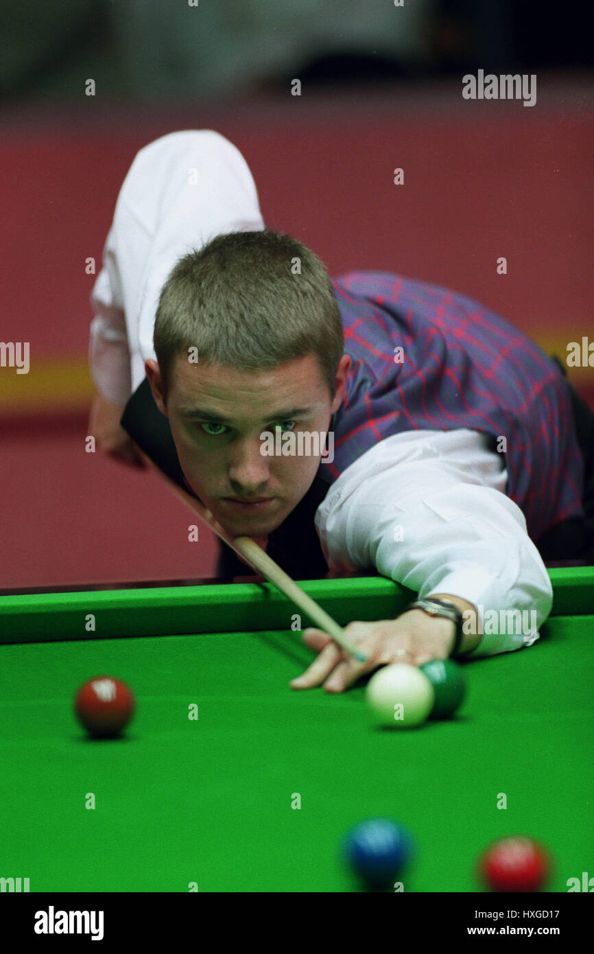 STEPHEN HENDRY EMBASSY WORLD CHAMPIONSHIPS 23 April 1999 Stock Photo ...