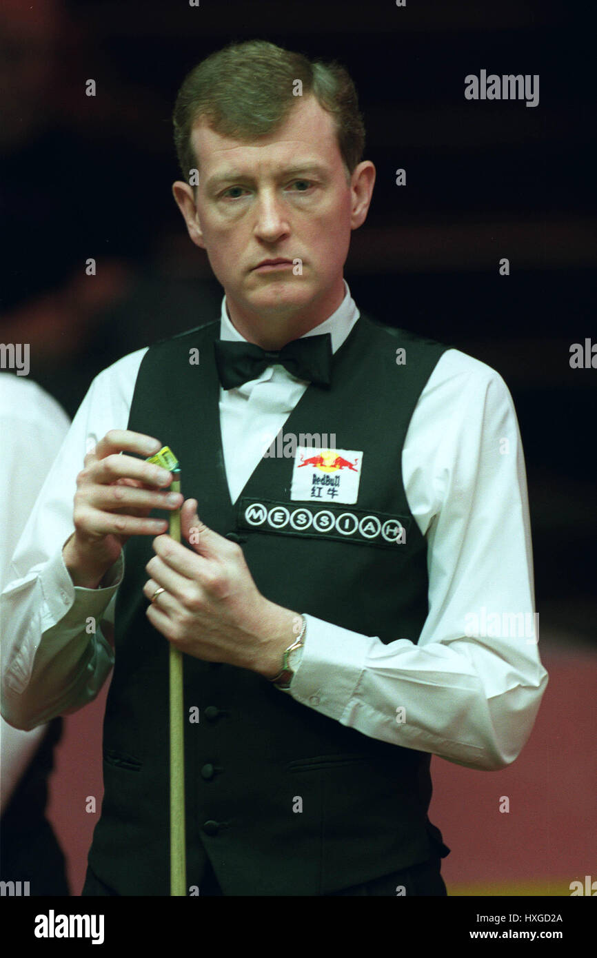 STEVE DAVIS EMBASSY WORLD CHAMPIONSHIPS 23 April 1999 Stock Photo - Alamy