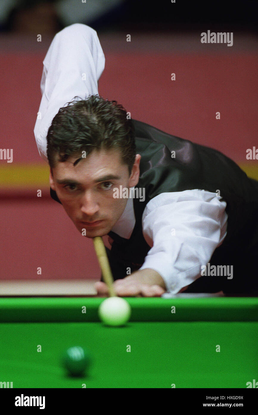 CHRIS SMALL EMBASSY WORLD CHAMPIONSHIPS 17 April 1999 Stock Photo - Alamy