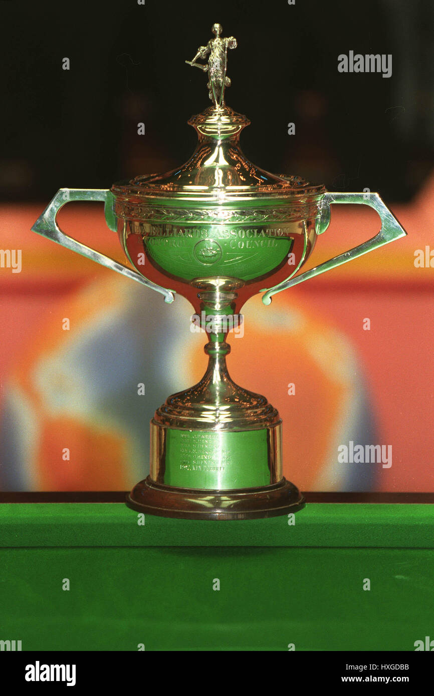 EMBASSY SNOOKER TROPHY EMBASSY WORLD SNOOKER 05 May 1998 Stock Photo ...