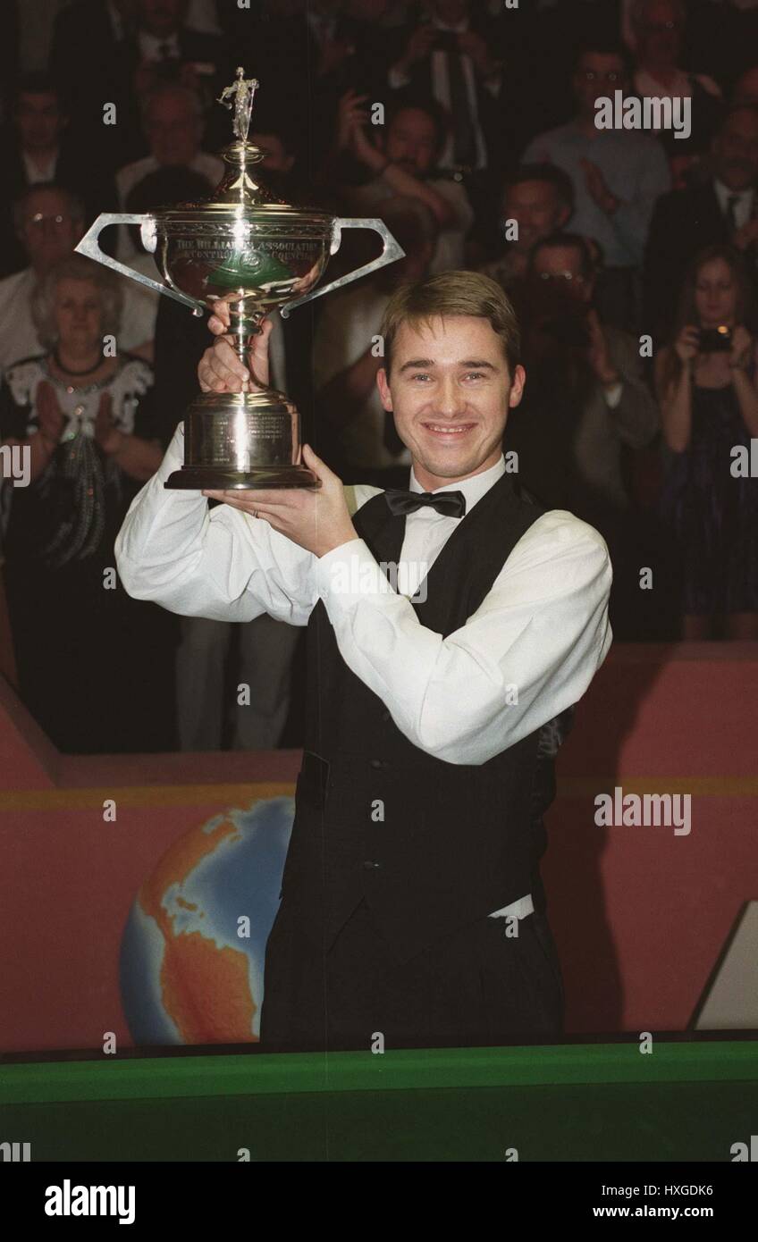 Stephen hendry trophy hi-res stock photography and images - Alamy
