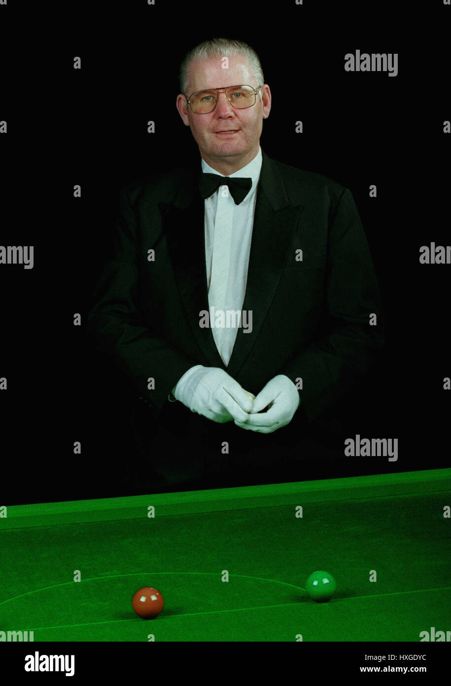Snooker referee hi-res stock photography and images - Alamy