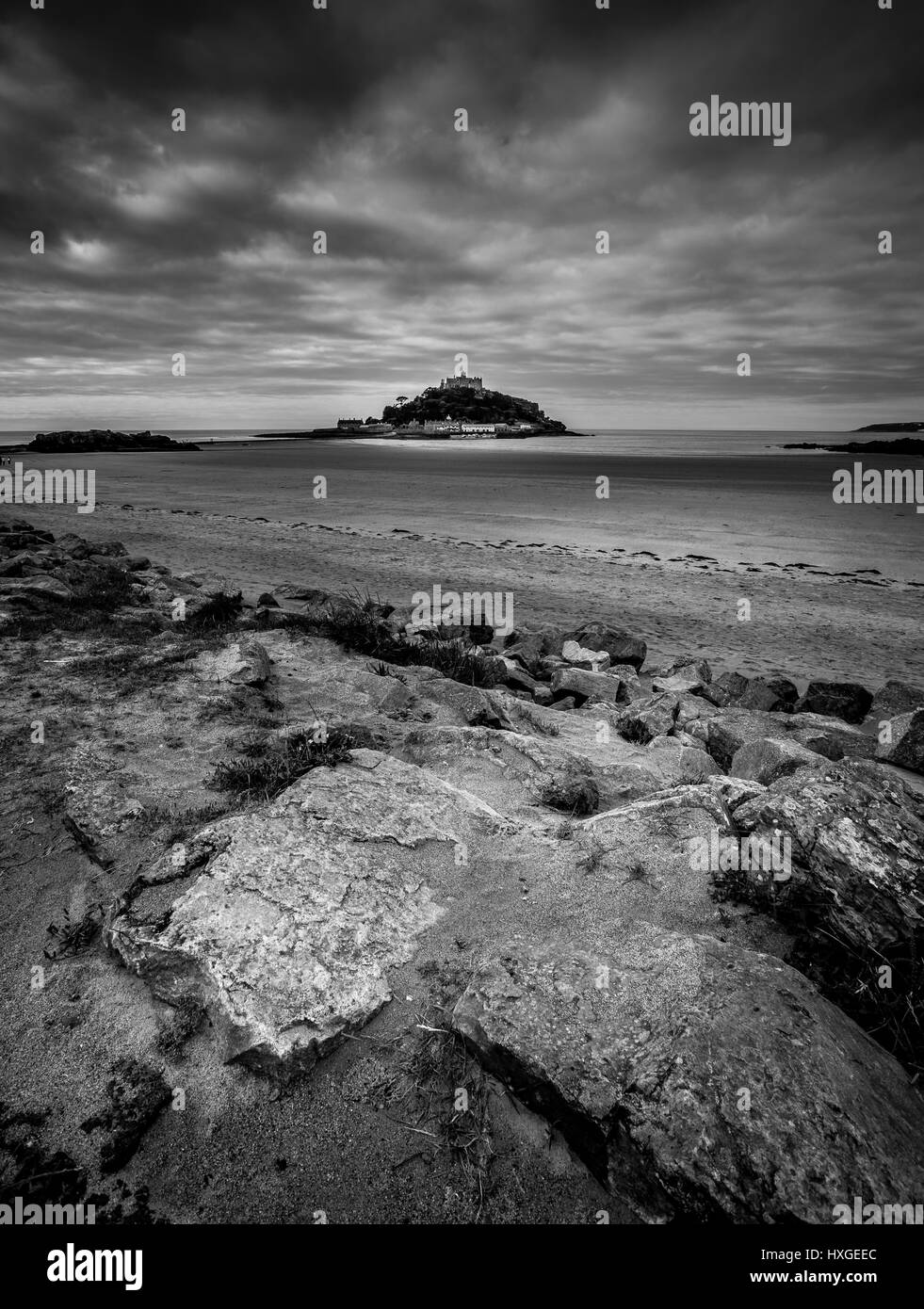 Marazion beach st michael’s mount hi-res stock photography and images ...