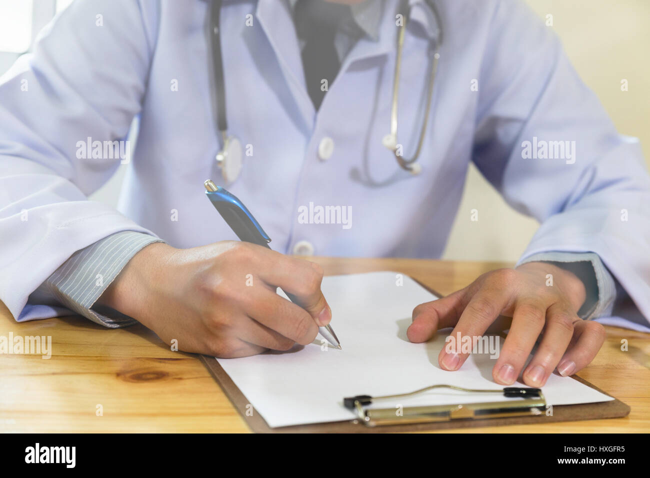 Doctor working in hospital writing RX prescription, Healthcare and ...