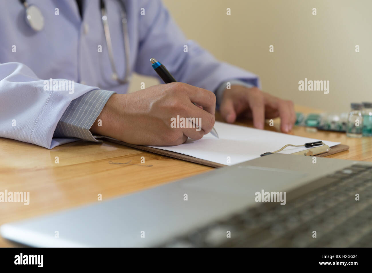 Doctor working in hospital writing RX prescription, Healthcare and ...