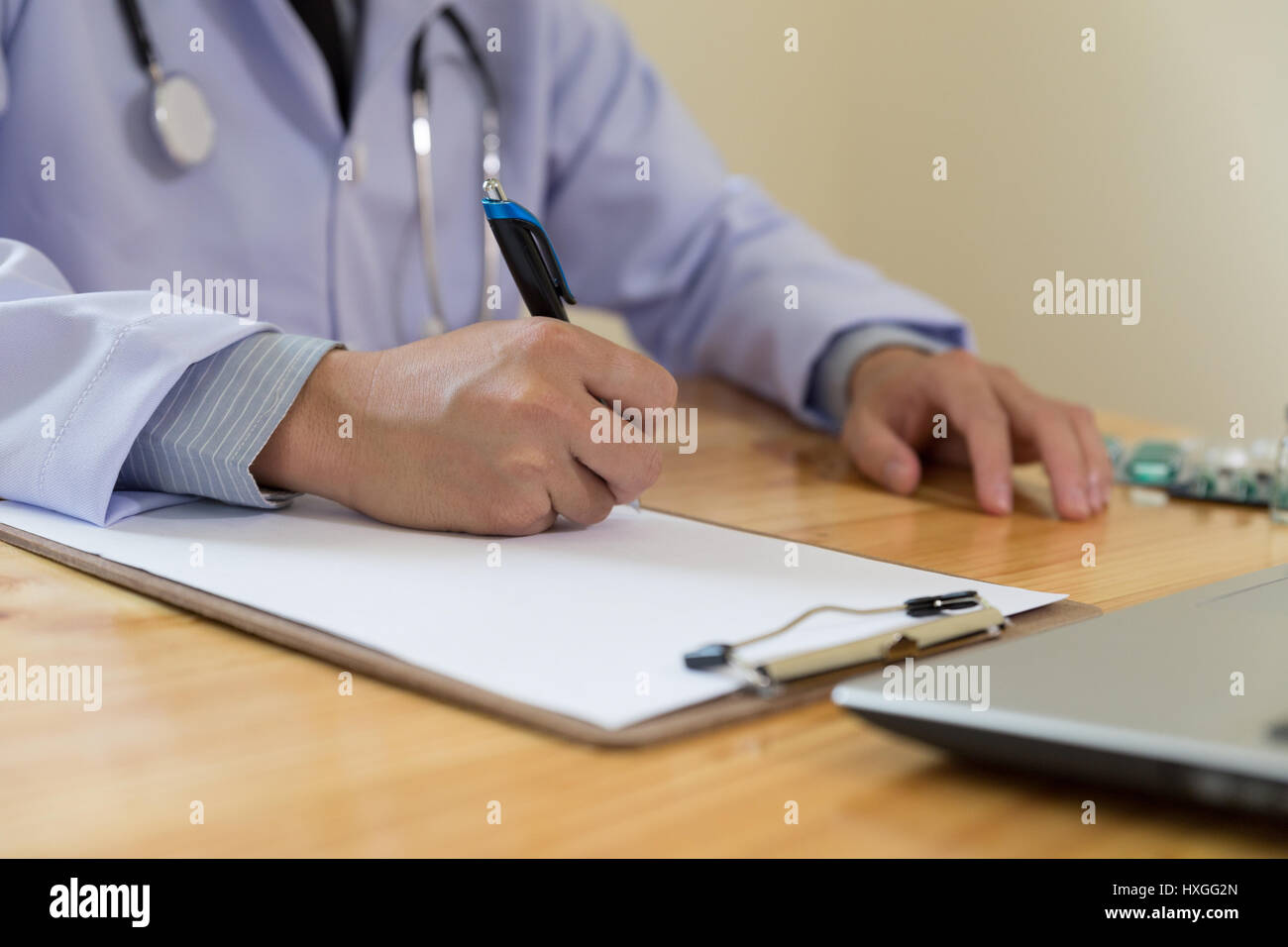 Doctor working in hospital writing RX prescription, Healthcare and ...