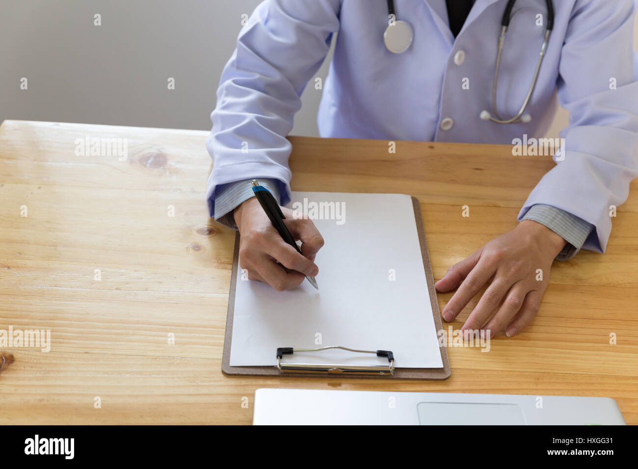 Doctor working in hospital writing RX prescription, Healthcare and ...