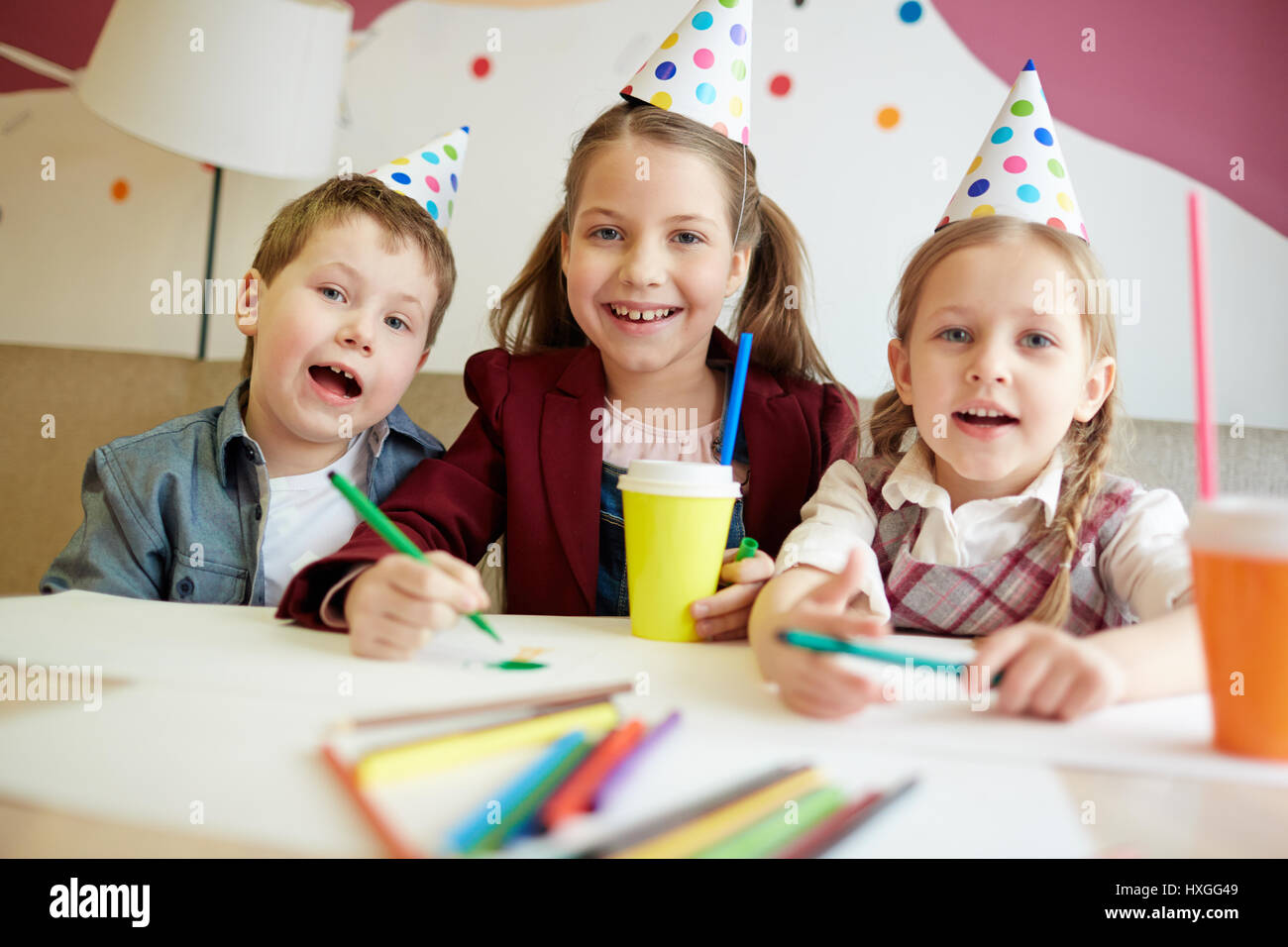 Ecstatic kids drawing at birthday party Stock Photo - Alamy