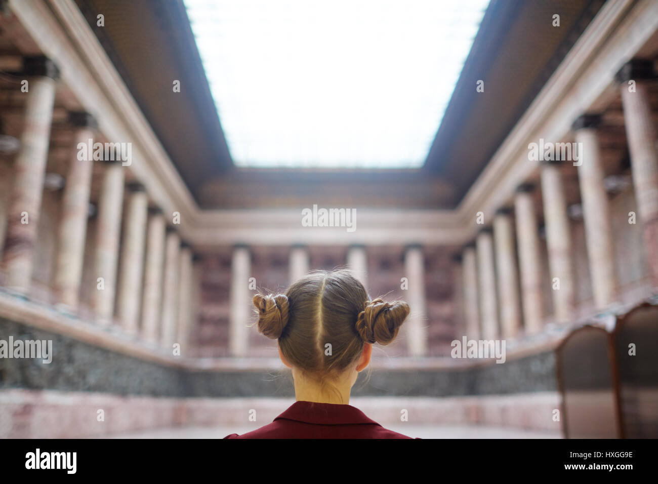 Back of head view of schoolgirl in museum Stock Photo - Alamy