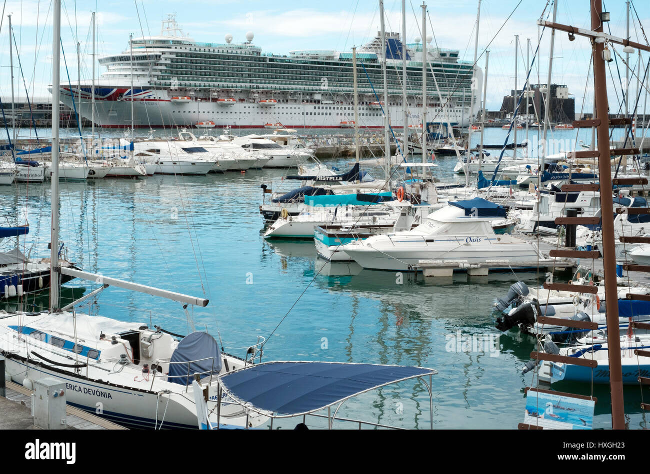 Harbour wall funchal madeira hi-res stock photography and images - Alamy