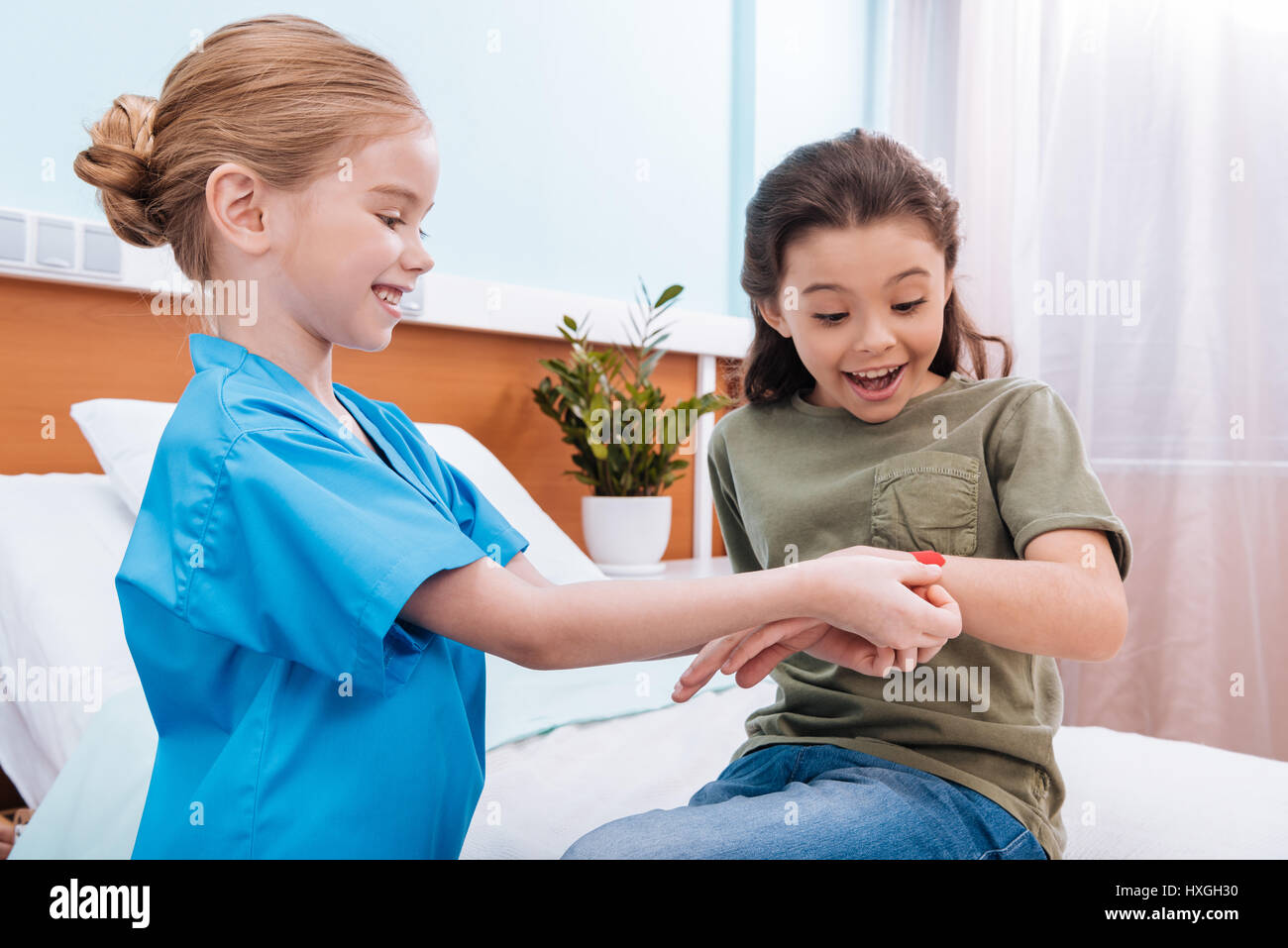 Putting plaster hi-res stock photography and images - Alamy