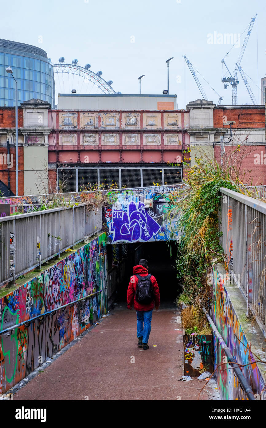 Grit pathway hi-res stock photography and images - Alamy