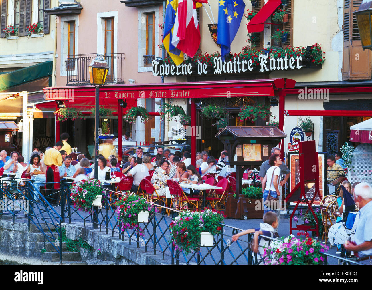 Cafe france french pavement hi-res stock photography and images - Alamy