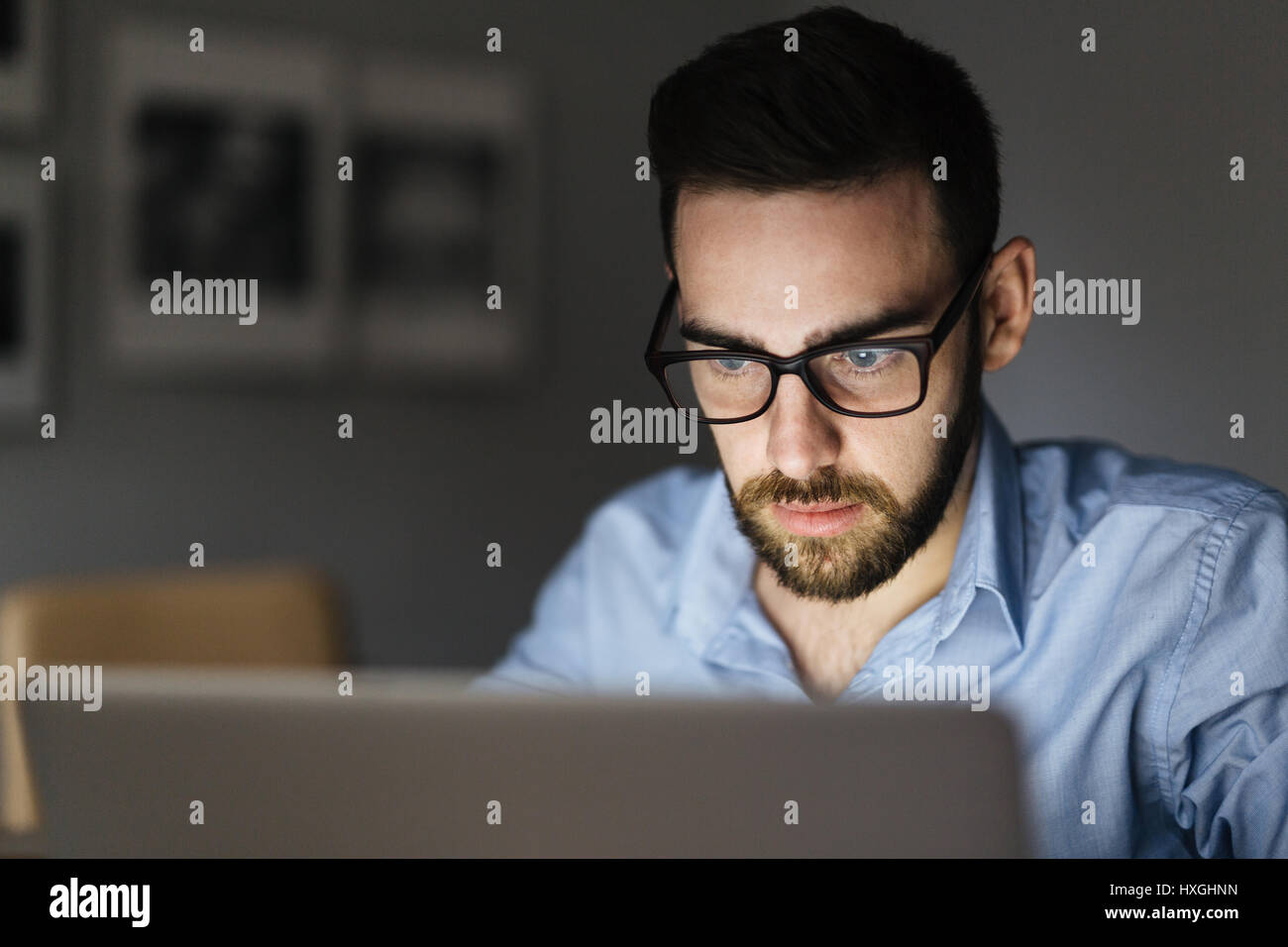 Face lit up hi-res stock photography and images - Alamy