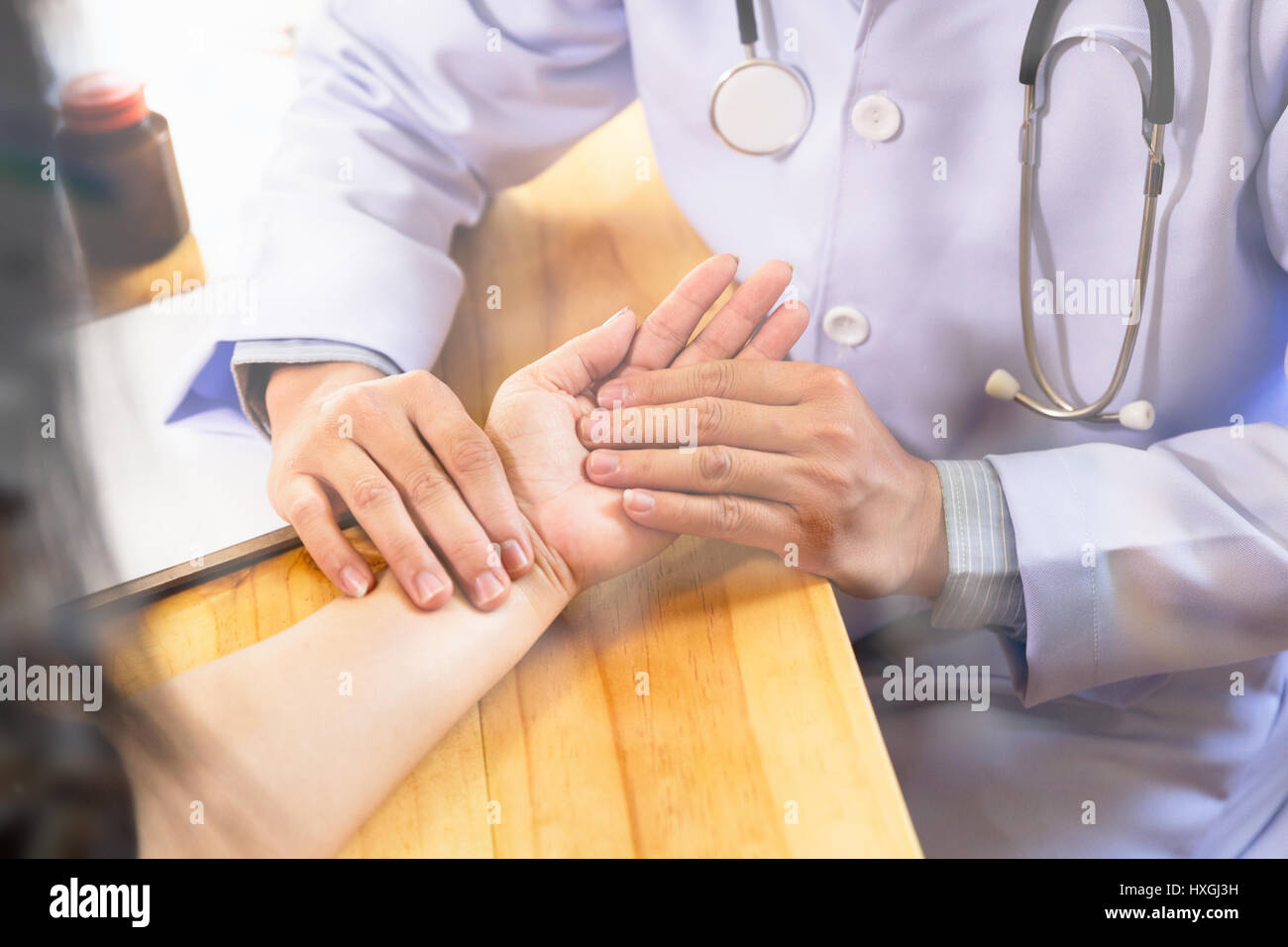 Doctor measuring pulse hi-res stock photography and images - Alamy