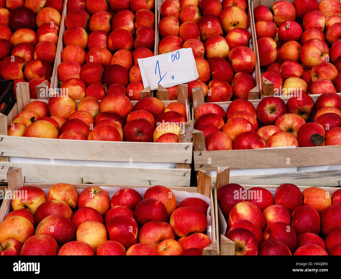 Apple boxes hi-res stock photography and images - Alamy