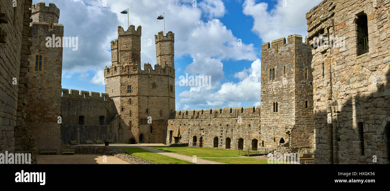 Welsh castell caernarfon gwynedd hi-res stock photography and images ...