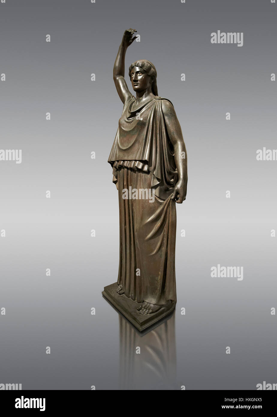 Bronze sculpture women hi-res stock photography and images - Alamy