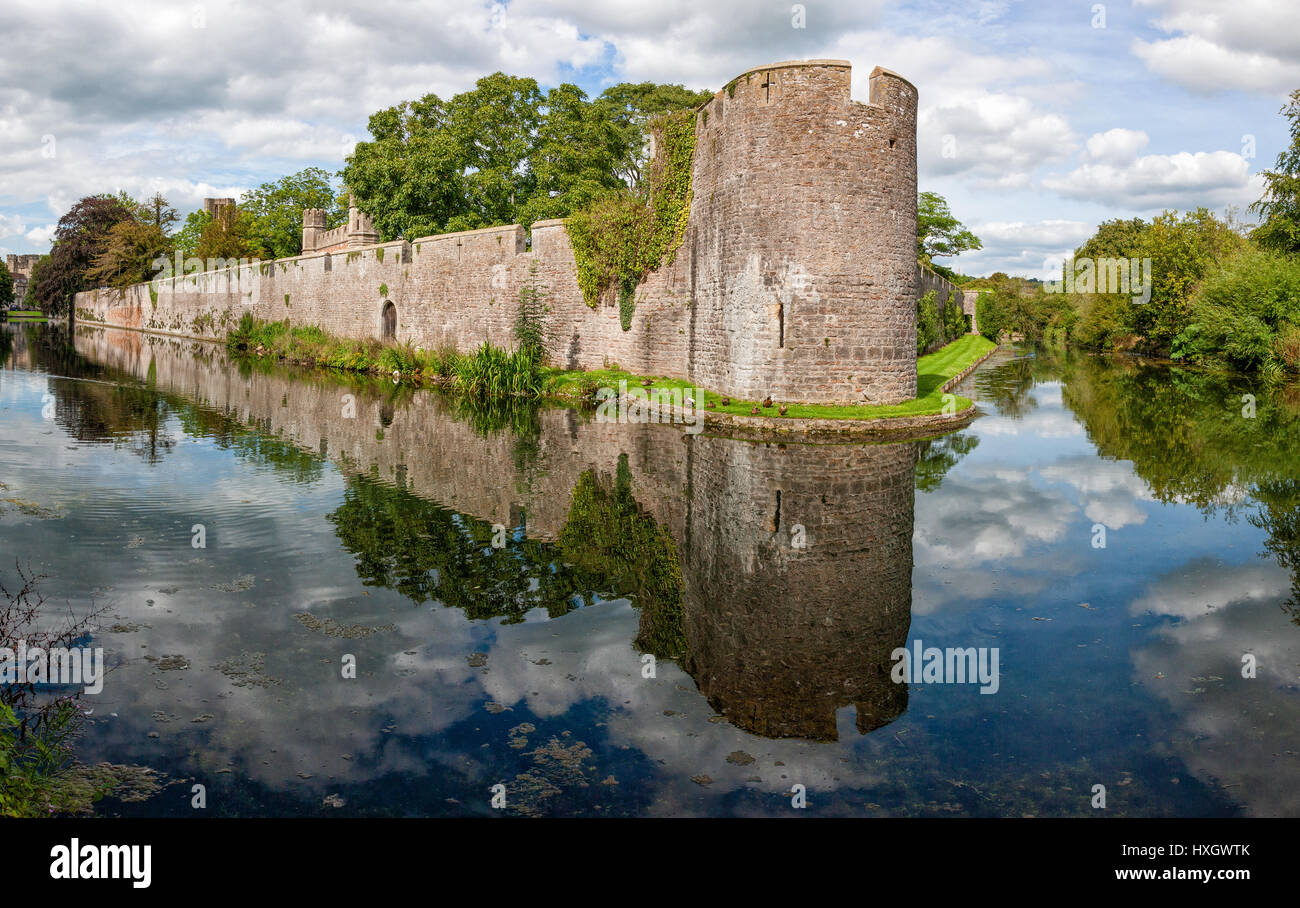 Bishop's Palace and moat in the City of Wells Somerset UK Stock Photo ...