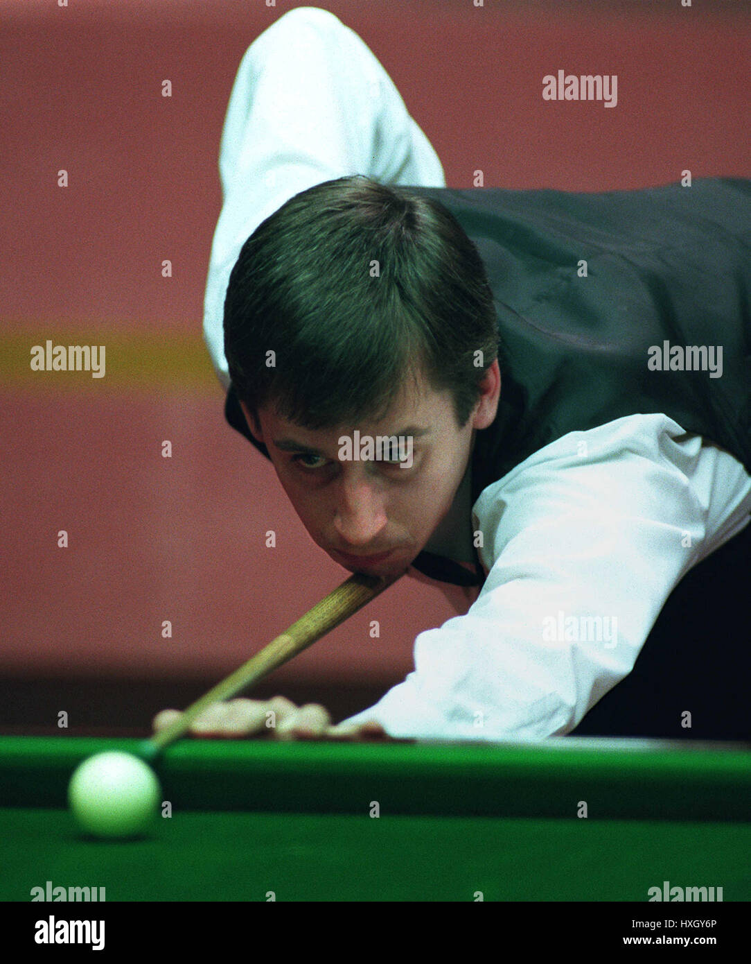 NIGEL BOND EMBASSY WORLD CHAMPIONSHIPS 19 April 1994 Stock Photo - Alamy