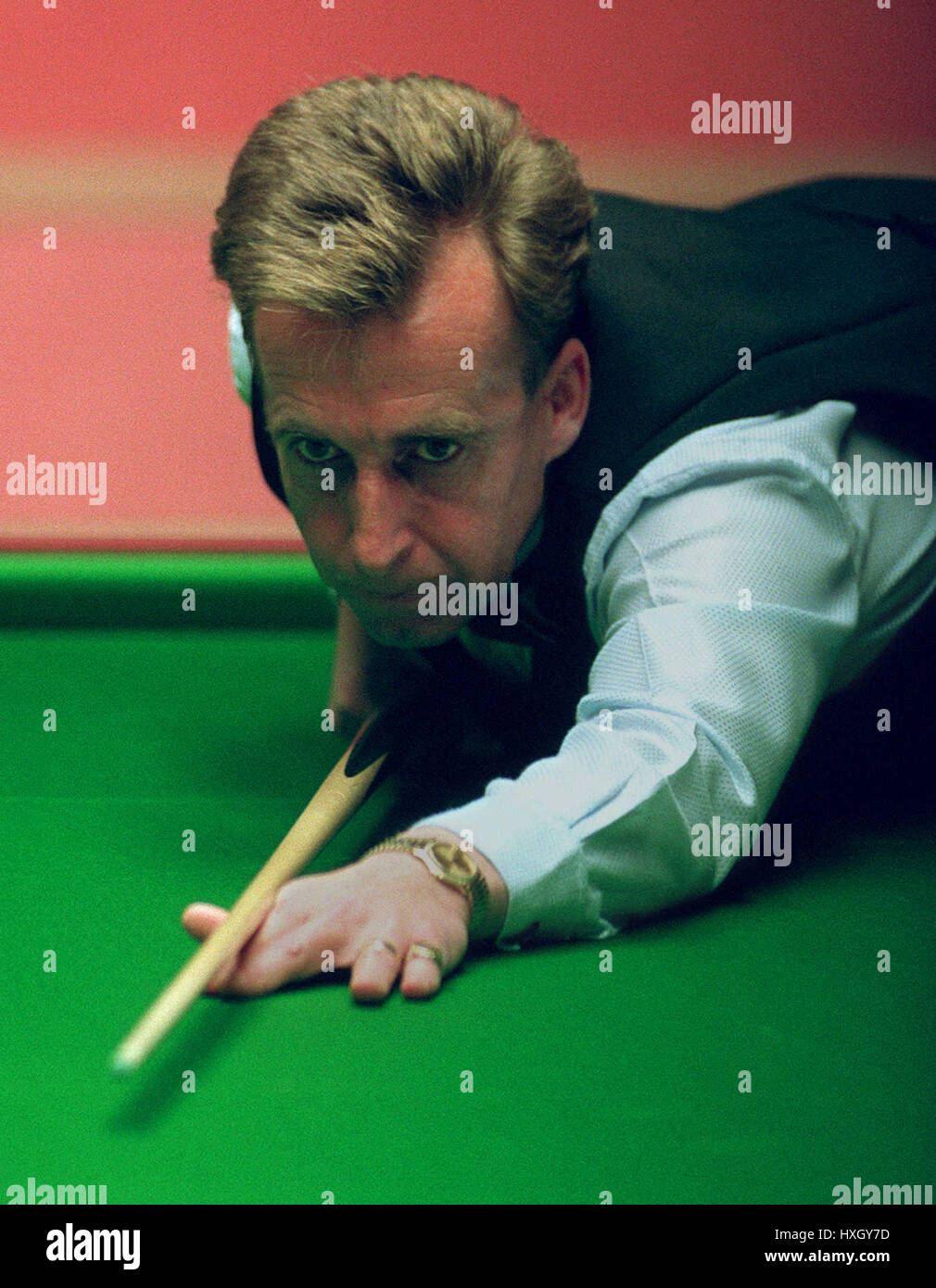 TERRY GRIFFITHS EMBASSY WORLD CHAMPIONSHIPS 24 April 1992 Stock Photo ...