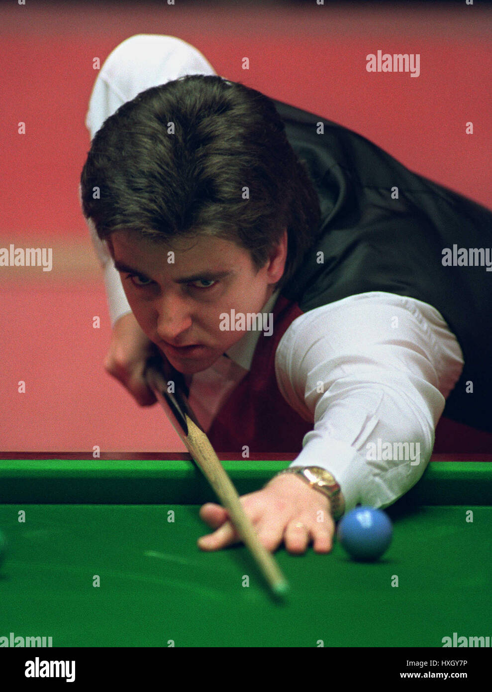 STEVE JAMES EMBASSY WORLD CHAMPIONSHIPS 24 April 1992 Stock Photo - Alamy