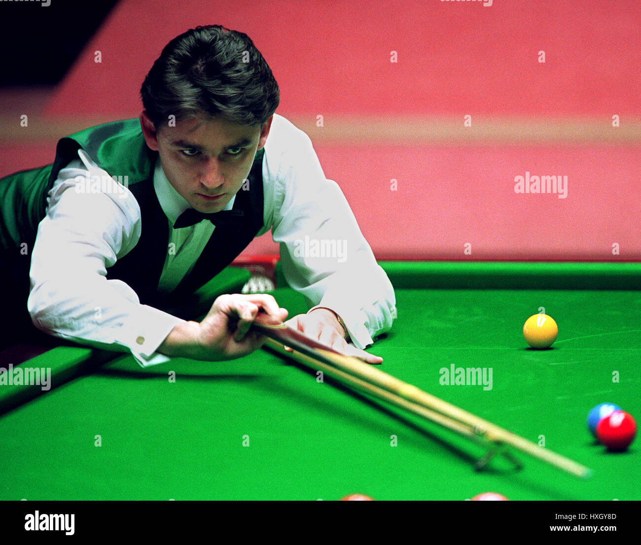 ALAN MCMANUS EMBASSY WORLD CHAMPIONSHIPS 20 April 1992 Stock Photo - Alamy