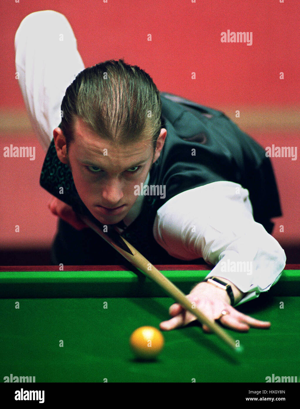 PETER EBDON EMBASSY WORLD CHAMPIONSHIPS 20 April 1992 Stock Photo - Alamy