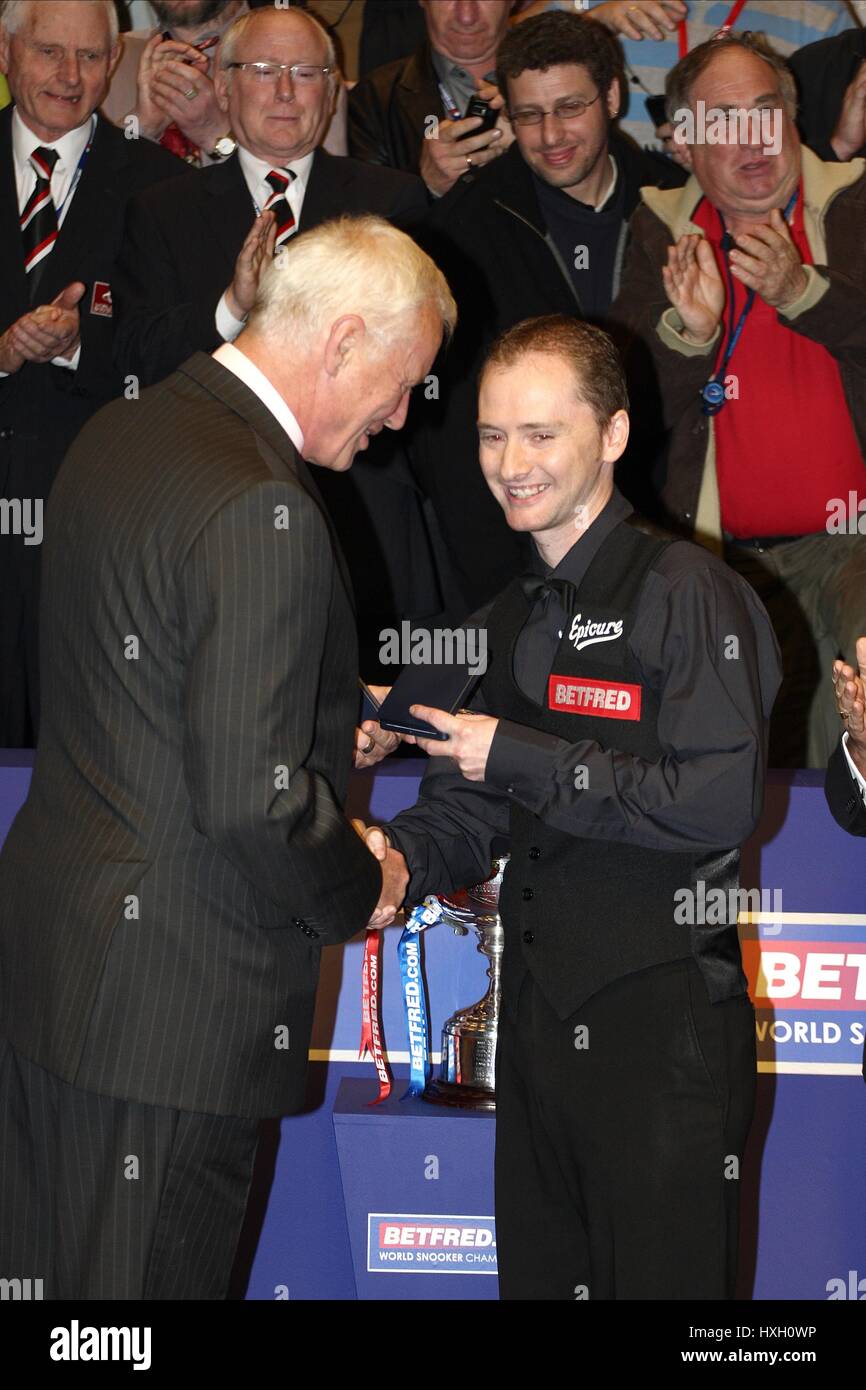BARRY HEARN & GRAEME DOTT HANDSHAKE WORLD BETFRED WORLD SNOOKER THE ...