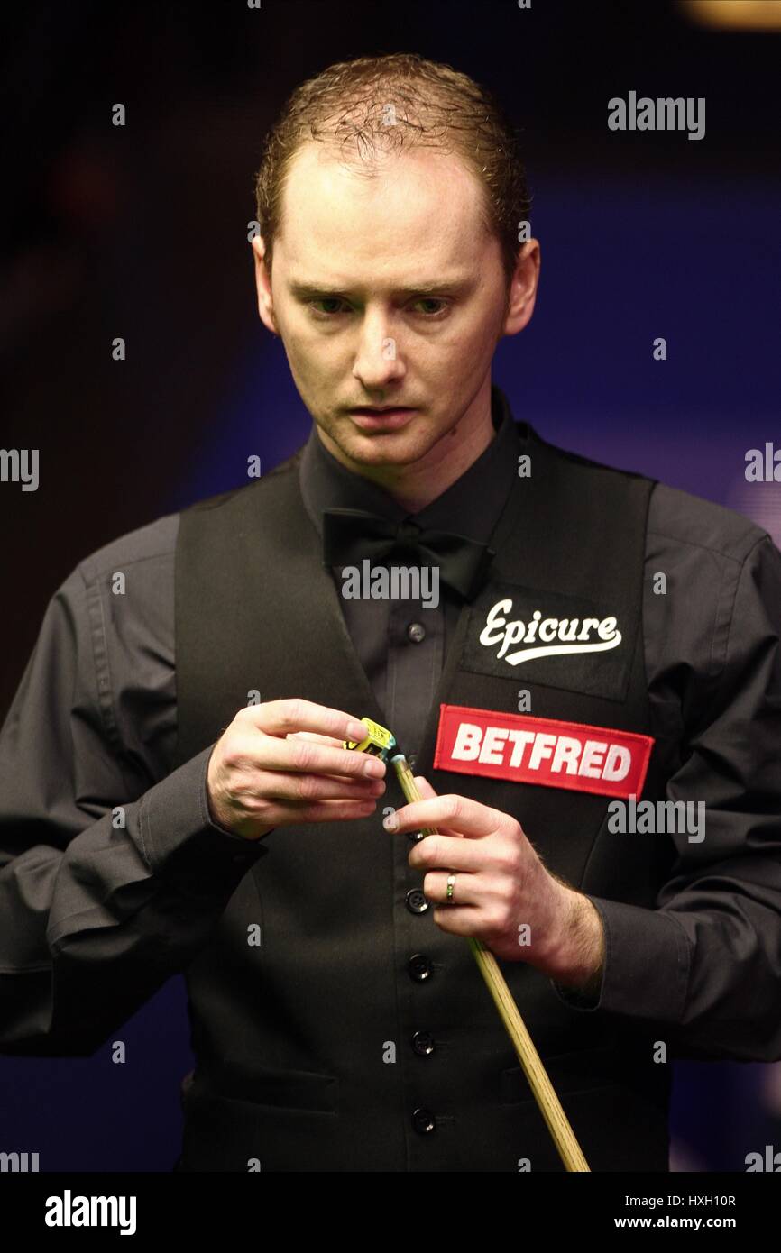GRAEME DOTT WORLD SNOOKER CHAMPIONSHIP THE CRUCIBLE SHEFFIELD ENGLAND ...