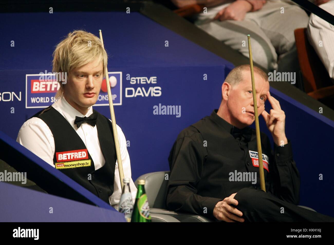 NEIL ROBERTSON & STEVE DAVIS WORLD SNOOKER CHAMPIONSHIP THE CRUCIBLE ...