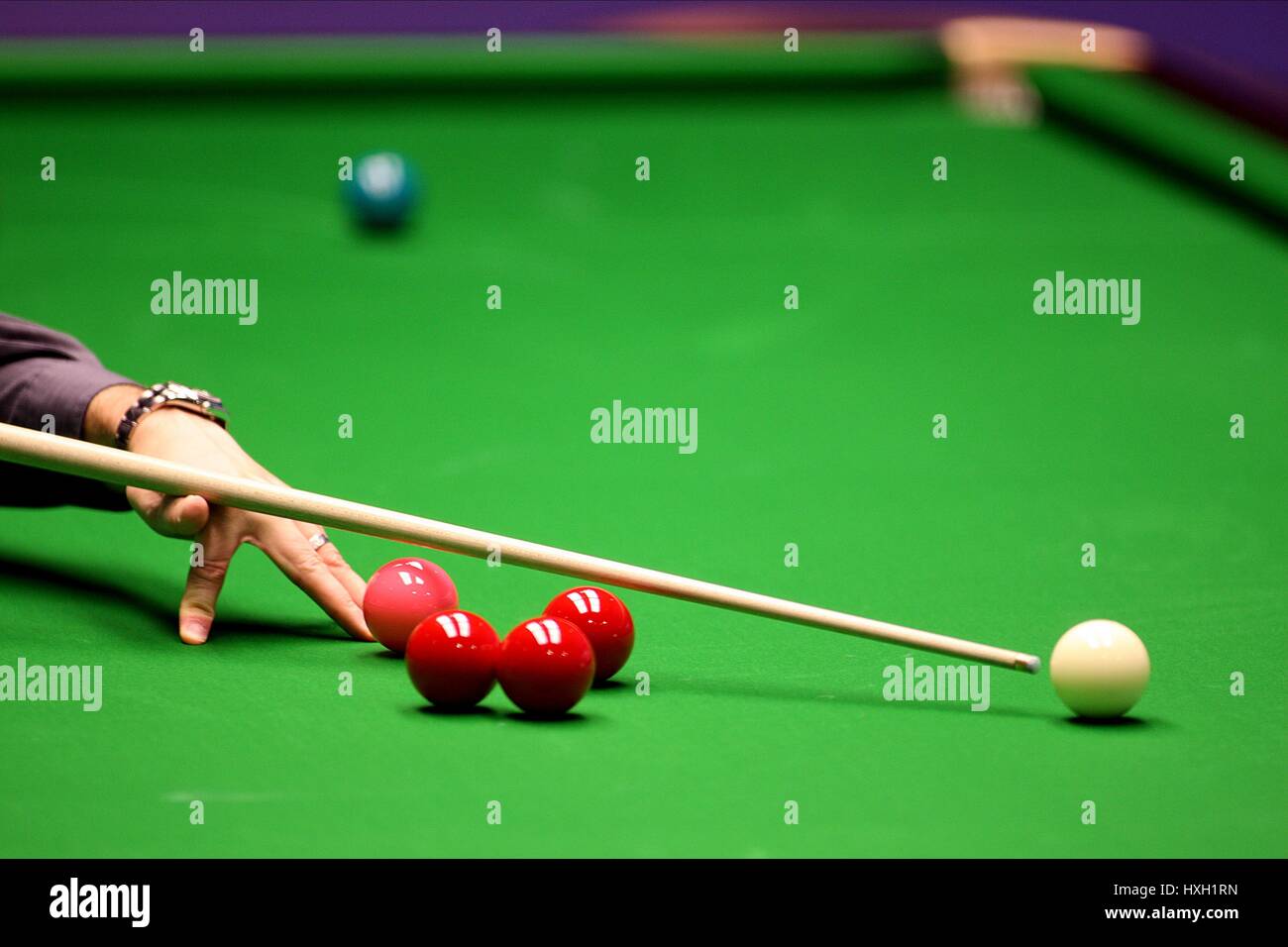 DIFFICULT CUEING OVER REDS WORLD SNOOKER CHAMPIONSHIP THE CRUCIBLE ...