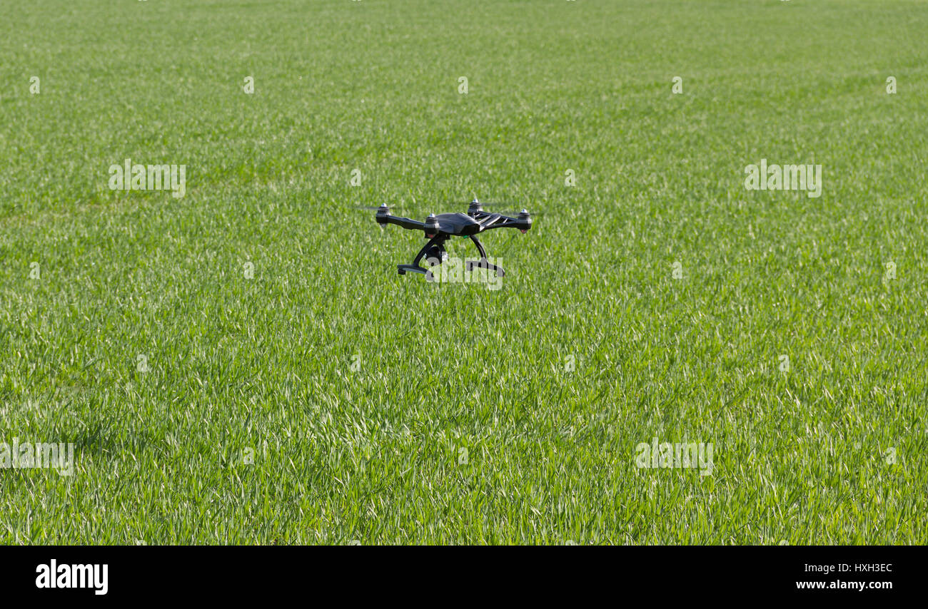 Aerial video above field drone hi-res stock photography and images - Alamy