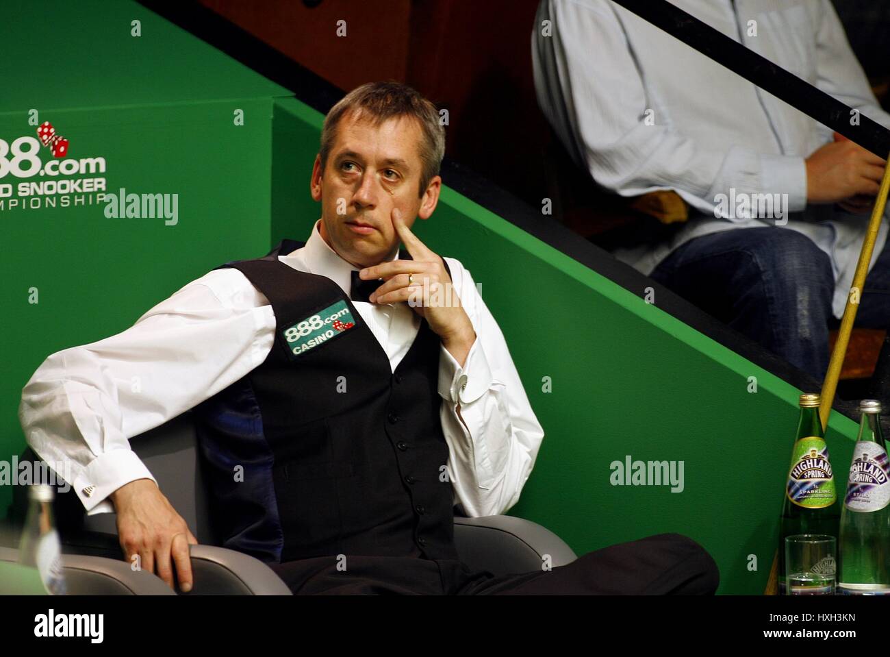 Nigel bond snooker hi-res stock photography and images - Alamy